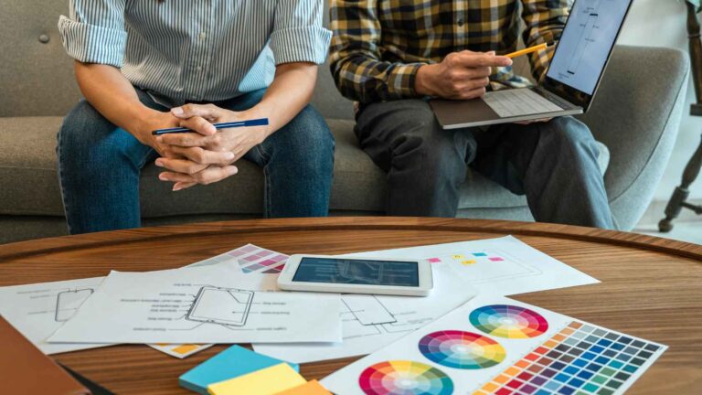 What Does a Graphic Designer Do? Here's the Answer - Creato™